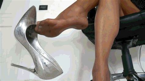 Her Seductive Legs Avi 1920x1080 Fhd Princess Of Volcanoes Clips4sale