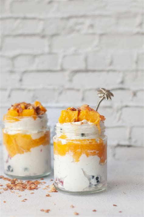 Свеж десерт - кокосова сметана & манго - Healthylicious