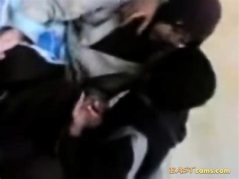 Indonesia Jilbab Hijab Ciuman Di Pinggir Jalan Eporner