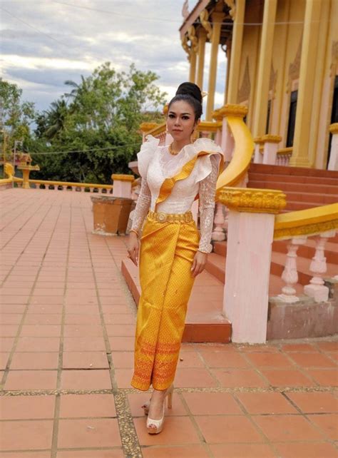 អ្នកលក់អនឡាញរូបស្រស់ ដួង ច័ន្ទ បកស្រាយចម្រៀងបានយ៉ាងពីរោះ មិនចាញ់តារាចម្រៀងអាជីព មានវីដេអូ