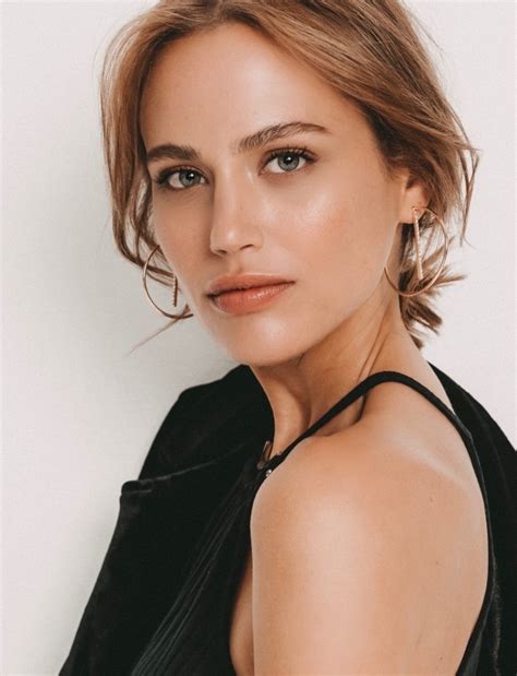 JILL MöLLERING model represented by Metropolitan models