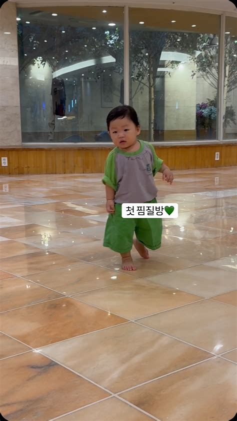 🇰🇷대표 오형제다둥이맘🐰박여원 ̈리블리맘 ️ 20240920 여기저기 다 참견 프로참견러 리엘👶🏻귀요미ㅋㅋㅋㅋ ⠀⠀⠀⠀⠀⠀⠀⠀⠀⠀⠀⠀⠀⠀ 오형제 14개월 막내 아들