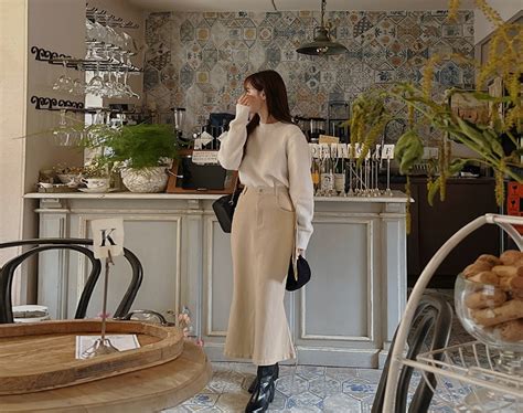 리리앤코 더프안 스판 뒷밴딩 머메이드 앞트임 롱 스커트 가을 신상 데일리 하객룩 격식룩 출근룩 오피스룩 미니멀룩 러블리 하객코디 롱치마 데님치마 롱스커트 트임 머메이드