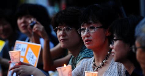 [경향포토]반값등록금 촛불 밝히는 학부모