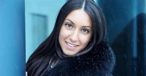 Тя беше на 30 години Заминаваше за нощна смяна съпругът ѝ хъркаше на пода след “пиршество” а