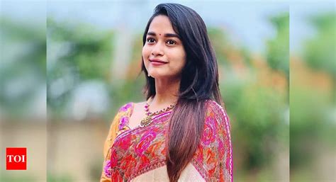 Kaavya Announces Her Sudden Exit From Tv Show Pandian Stores Lavanya To Play Mulla Now The