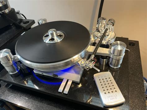 Oracle Audio Delphi Mk Vii Turntable— A Piece Of Art Or A Record Player Tracking Angle