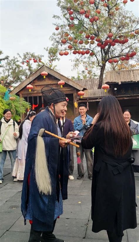 我在万岁山当“公公” 360娱乐，你开心就好