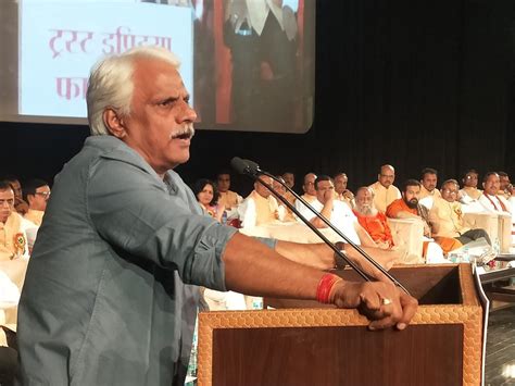 Varanasi पुष्पेंद्र कुलश्रेष्ठ बोले हमारे ही बीच के लोगों ने भारत की संस्कृति को किया कमजोर