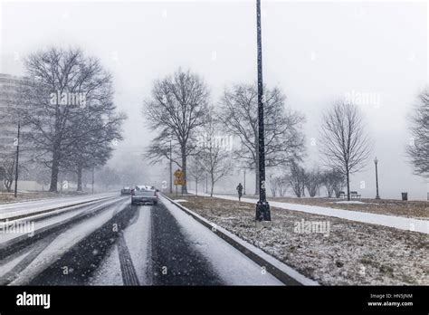 Washington Dc Usa January 7 2017 Winter Snow Storm On Road With