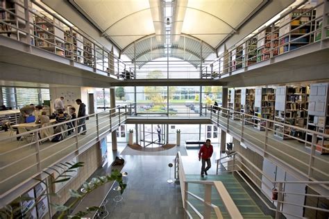 เรยนตอ Cranfield University ตดตอเรา I ตวแทนอยางเปนทางการกวา ป BRIT Education UK