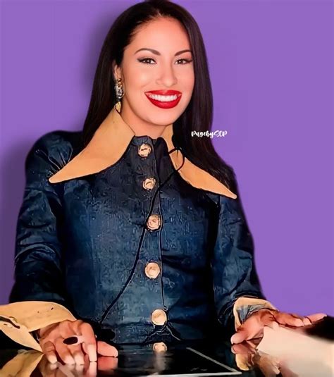 Selena En Su Boutique 💜 Selena Quintanilla Fotos De Selena Imagenes