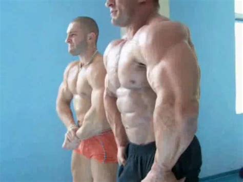 MuscleBeast Flexing ThisVid