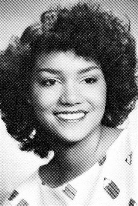 20 Celebrity Yearbook Photos You Might Not Recognize
