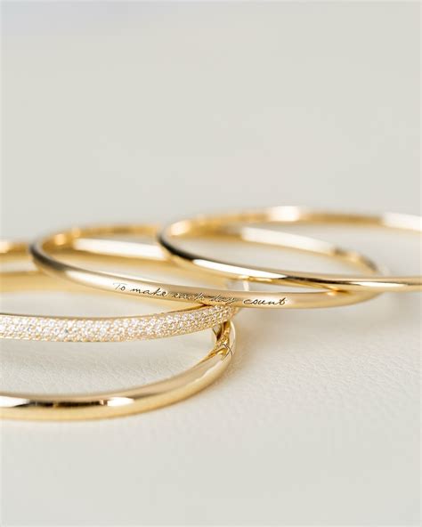 파이브앤플러스 파인주얼리 브랜드 디자이너 주얼리 뱅글 하나로 완성되는 레이어드 스타일 뱅글 진짜 안 어울리는 게 없죠