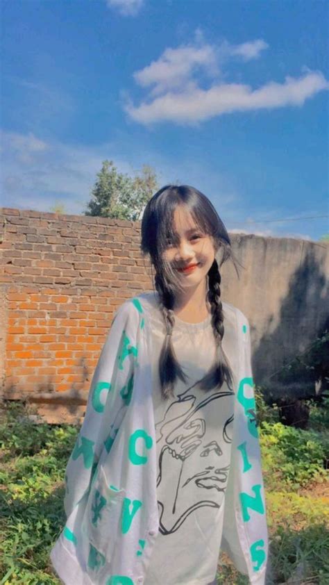 ปักพินโดย Aung Min Soe ใน Pins By You ผู้หญิงน่ารัก ผู้หญิง ถ่ายภาพ