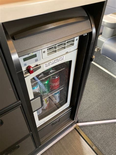 Review United Airlines Crj 550 First Class Live And Lets Fly