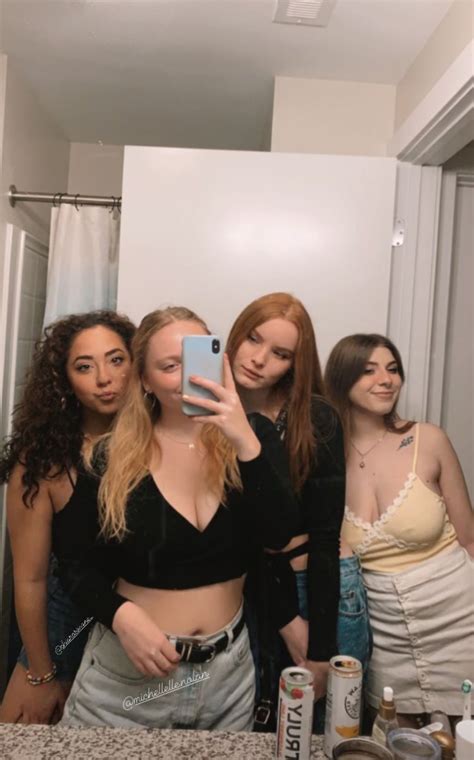 Bathroom Selfie Scrolller Bathroom Selfie Scrolller