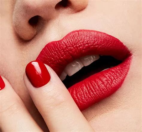 M A C Retro Matte Lipstick Ruby Woo A1 Traders