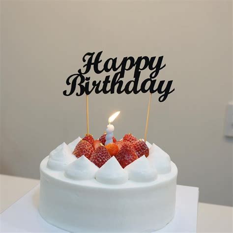 생일 축하해요😍 이제 초는 무조건 한개만 꽂자 🙊🙈 딸기 듬뿍 올려 만든 생일케이크 딸기생크림케이크 딸기케이크 🍓🍰🎂 생크림케이크 케이크 디저트