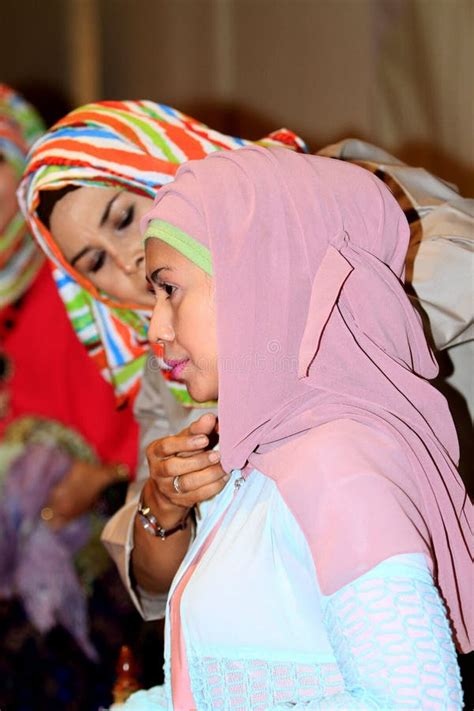 Hijab Tutorial Editorial Stock Image Image Of Central 47339069
