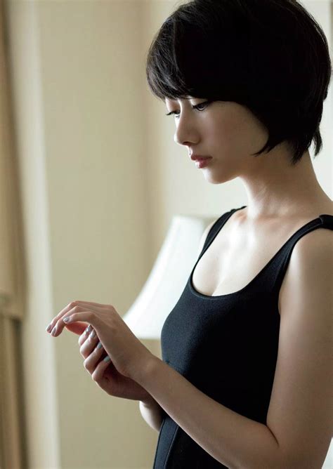 波瑠画像 貴重水着、ミニスカ生足美脚、ツル腋お宝写真集