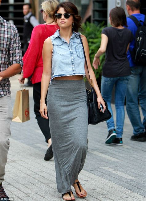 Selena Gomez Shows How Close She Is To Justin Bieber A She Gives His