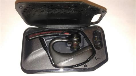 Plantronics Voyager 5200 Plt Bluetooth Headset W Case And Usb Dongle Usb Cable Ebay