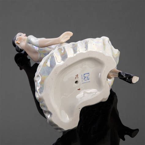 Статуэтка Испанский танец автор О Жникруп фарфор роспись золочение люстр Киевский