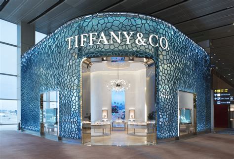 Mvrdv напечатало для магазина Tiffany And Co фасад из океанического пластика