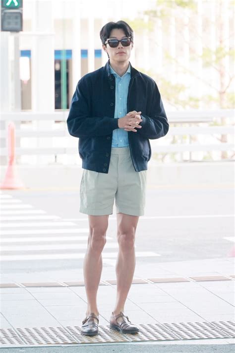 류준열 ‘랄프 로렌 퍼플 라벨로 댄디한 공항패션 눈길