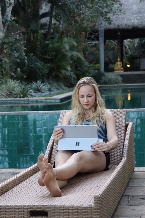 Hannah Robinson Feet