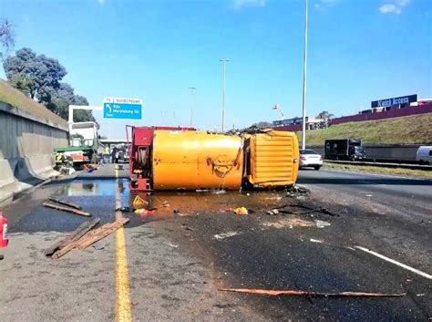 Total Closure Of N1 South At Maraisburg Following Truck Accident And Diesel Spill Sa Trucker