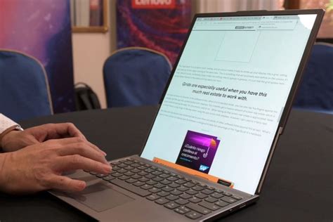 Lenovo Pamer Laptop Layar Gulung Begini Bentuknya