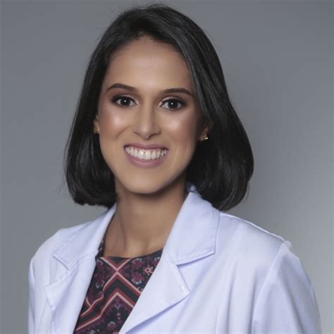 Dra Carla Cassiana Souza Bueno Opiniões Endocrinologista Internista