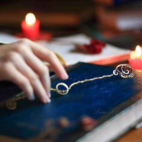 Необычная металлическая книжная закладка с янтарем в интернет-магазине ...