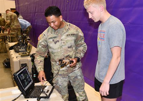 U S Army Taps Into Kansas Citys Growing Stem Ecosystem U S Army Recruiting Command U S