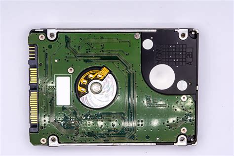 내부 하드 디스크 드라이브 또는 흰색 배경에 격리 된 랩톱의 Hdd를 닫습니다 0명에 대한 스톡 사진 및 기타 이미지 0명 노트북 데이터 Istock