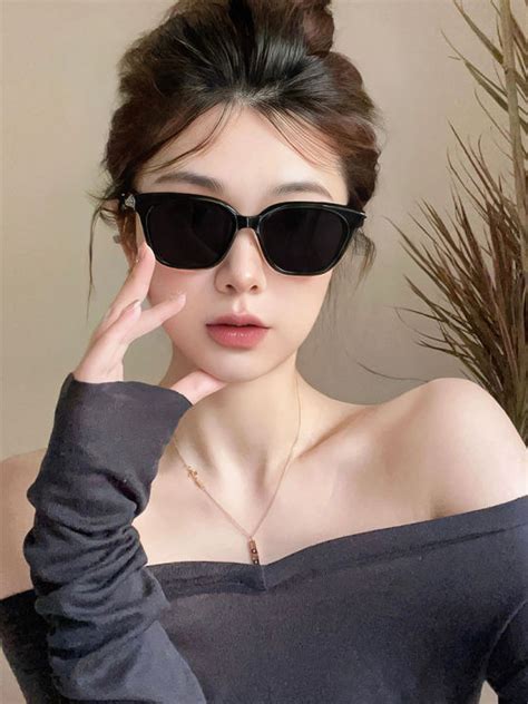 Fashion Sexy Gm Sunglasses Female Fancy Elegant Black Frame Minimalist