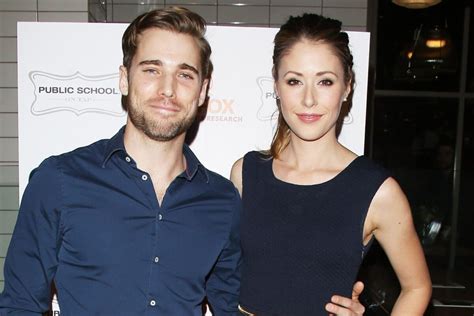 Dustin Milligan Der Aufstieg Eines Vielseitigen Schauspielers