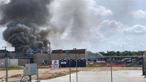 Massive Fire Engulfs Original Buc Ees In Luling New Worlds Largest