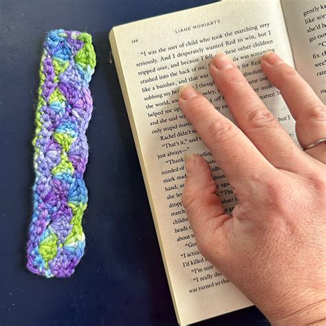 ravelry shell bookmark pattern by juniper and oakes