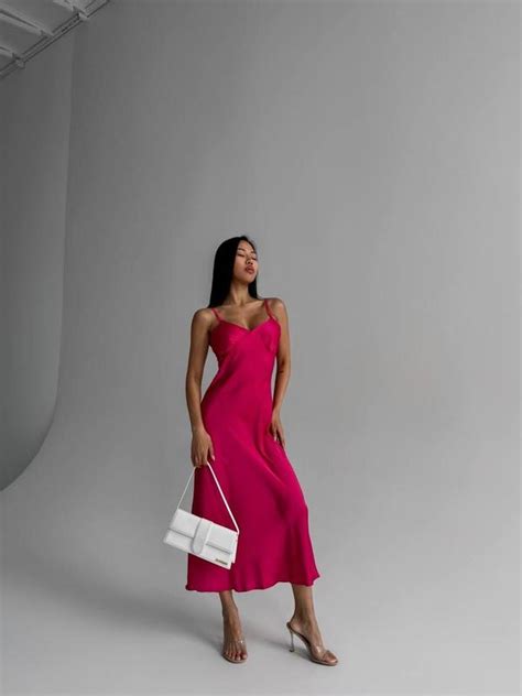 Шовкова сукня — ціна 1000 грн у каталозі Довгі сукні Купити жіночі речі за доступною ціною на