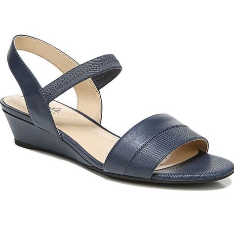 How To Wear Navy Blue Wedges