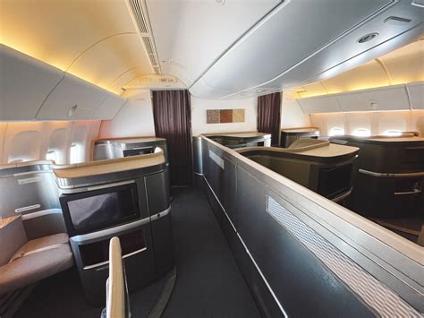 Review Qatar Airways First Class Boeing 777 300er Doha Zürich