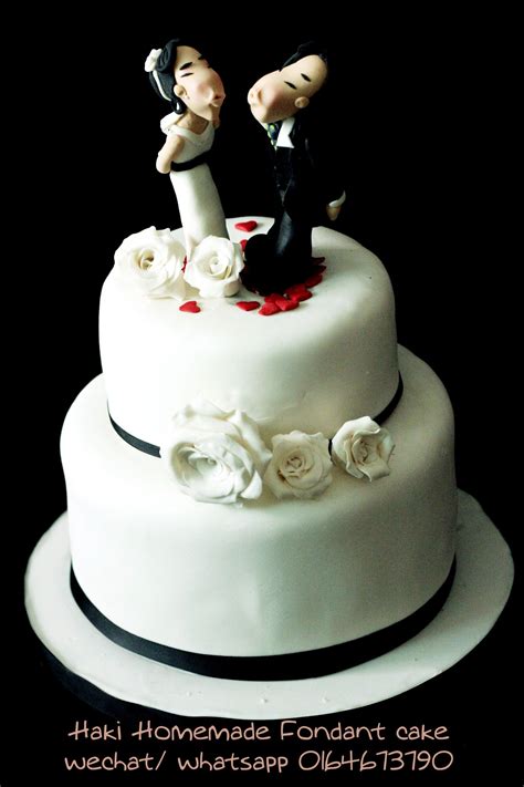 Kissing Weding Cake