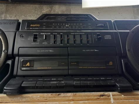 Sanyo Boom Box Ghetto Blaster With Detachable Speakers Am Fm Dual