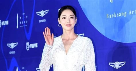 [포토] 이다희 남다른 비율 뽐내며 2019 백상예술대상