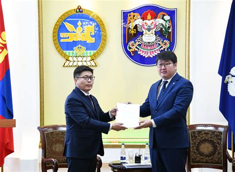 Хотын дарга Х Нямбаатар анхны төсвөө өргөн барилаа