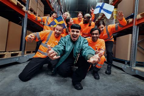Iltalehti Artisti Hymyilevä Tv Kasvo Mikko Kuustonen Täyttää Tänään